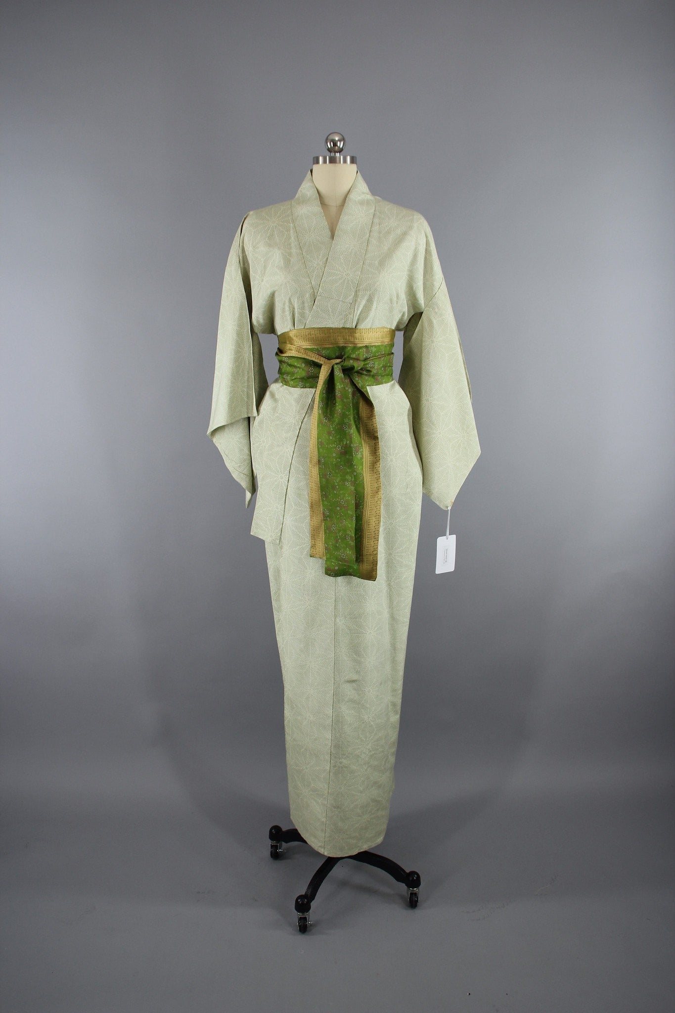 1950s Vintage Silk Kimono Robe in Light Green & Ivory Ikat Star Flower ...