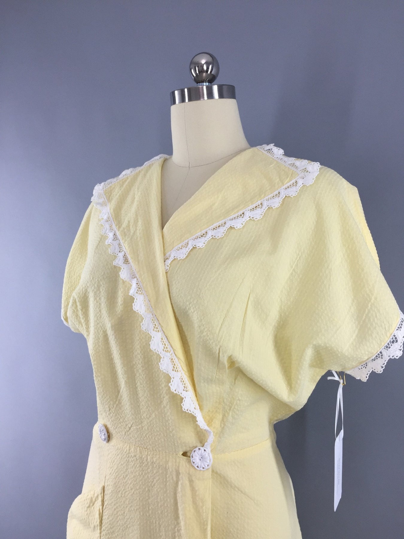 Vintage 1950s Dress / Yellow Seersucker Wrap Dress – ThisBlueBird