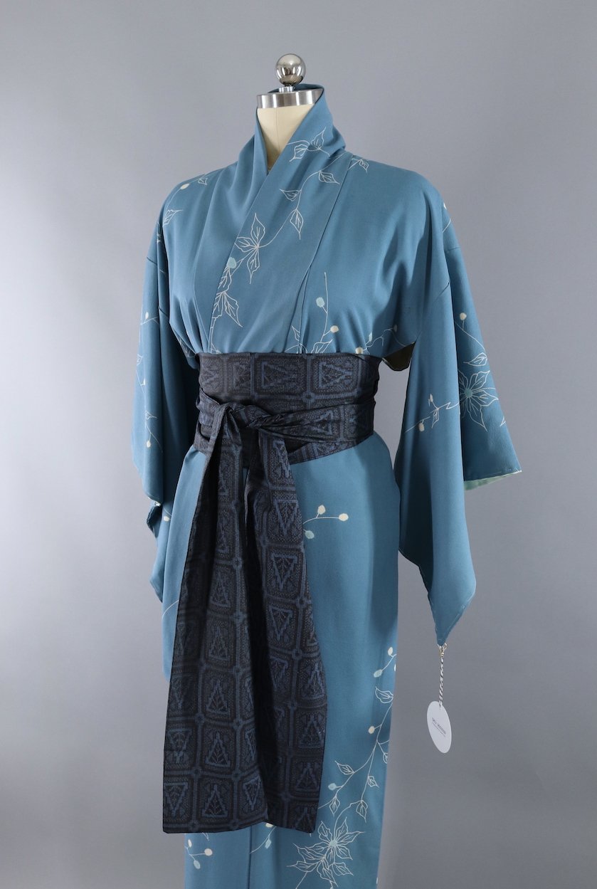 Vintage Silk Kimono Robe / Blue & White Floral Print – ThisBlueBird